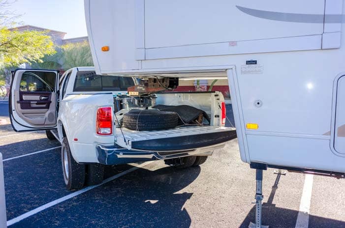 Gooseneck vs 5th Wheel – Which is Better? – RV Expertise