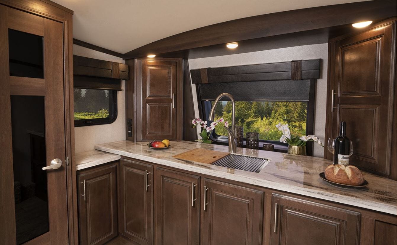 Best Front Kitchen Fifth Wheels – RV Expertise